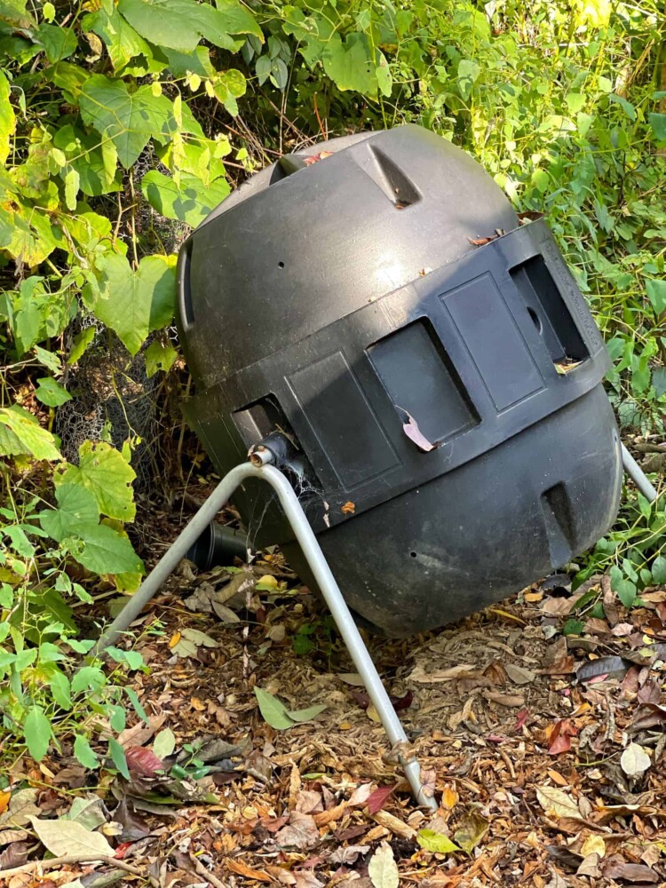 How to Make a Compost Pile: A Step-By-Step Guide for Beginners | Bricks ...