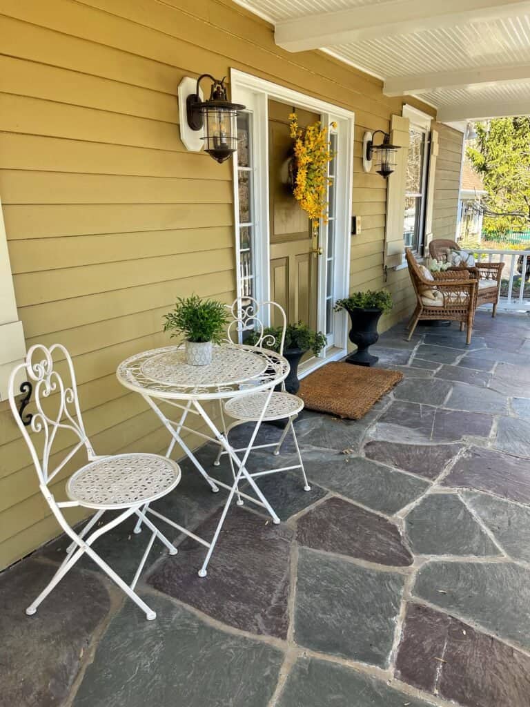 First Spring in My Vintage Farmhouse House Tour - Bricks 'n Blooms with ...