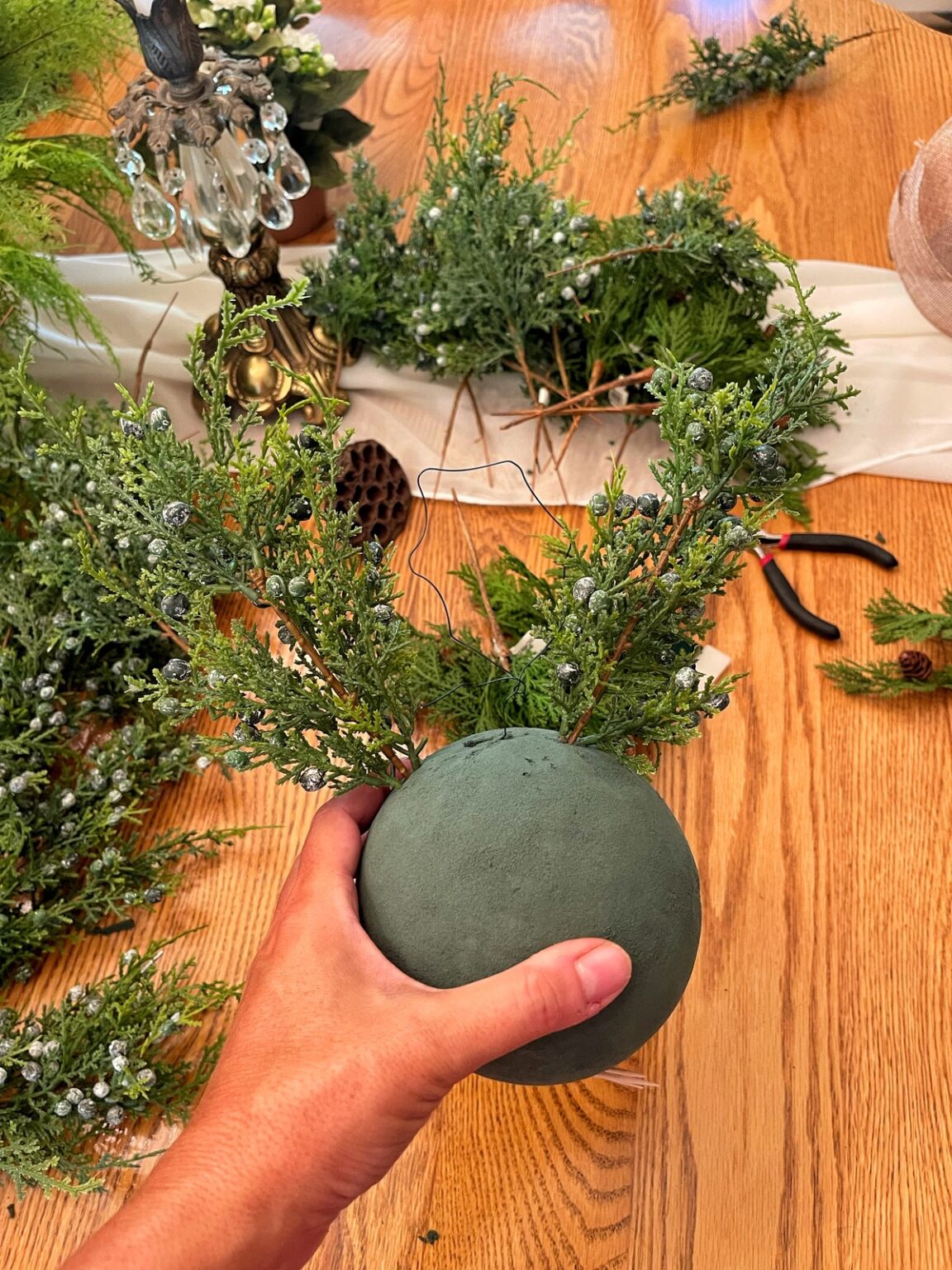 How to Make a Christmas Kissing Ball - Bricks ’n Blooms with Stacy Ling