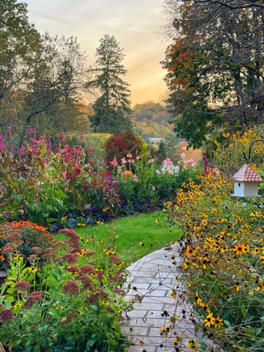 The 10-Step Fall Garden Chores Checklist (Updated for 2025!) | Bricks ...