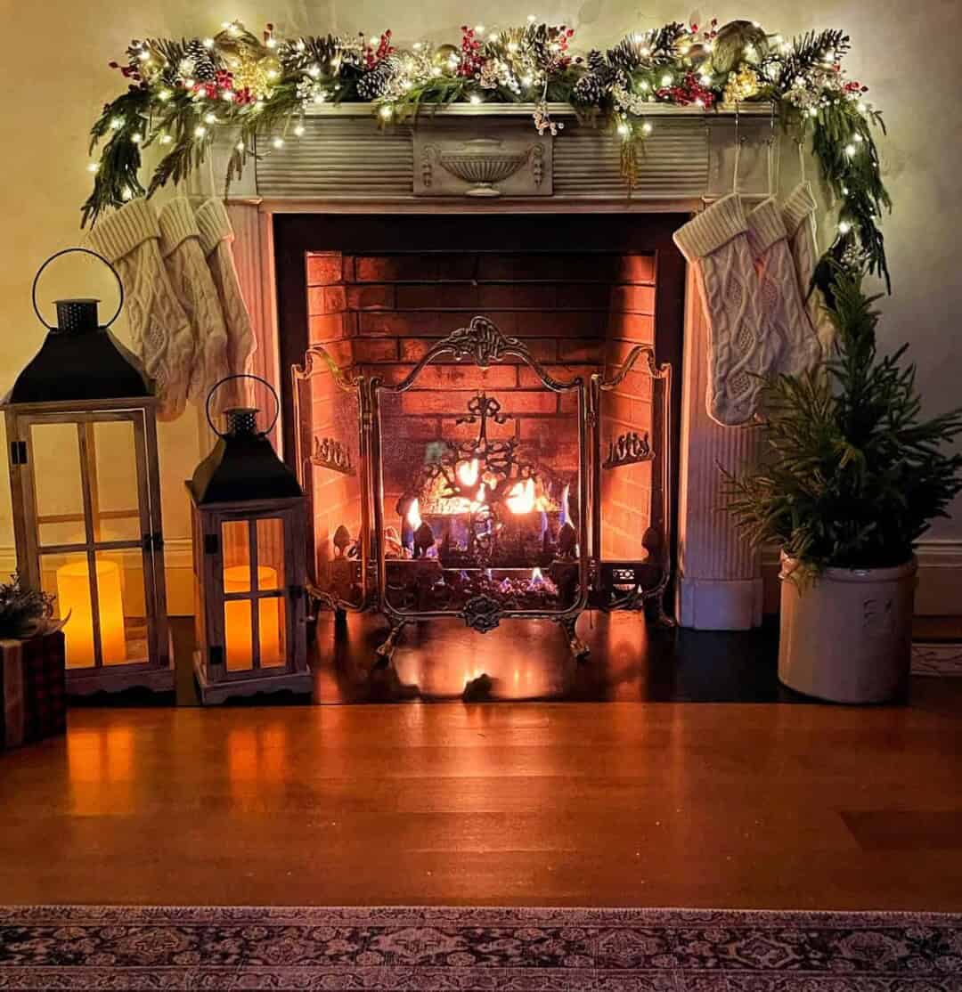 The Ultimate Collection of Cozy Christmas Light Ideas for Your Home ...