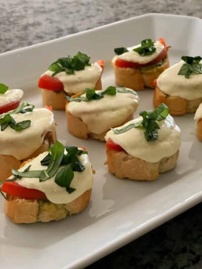 Mozzarella and Tomato Caprese Appetizer Bites | Bricks ’n Blooms with ...