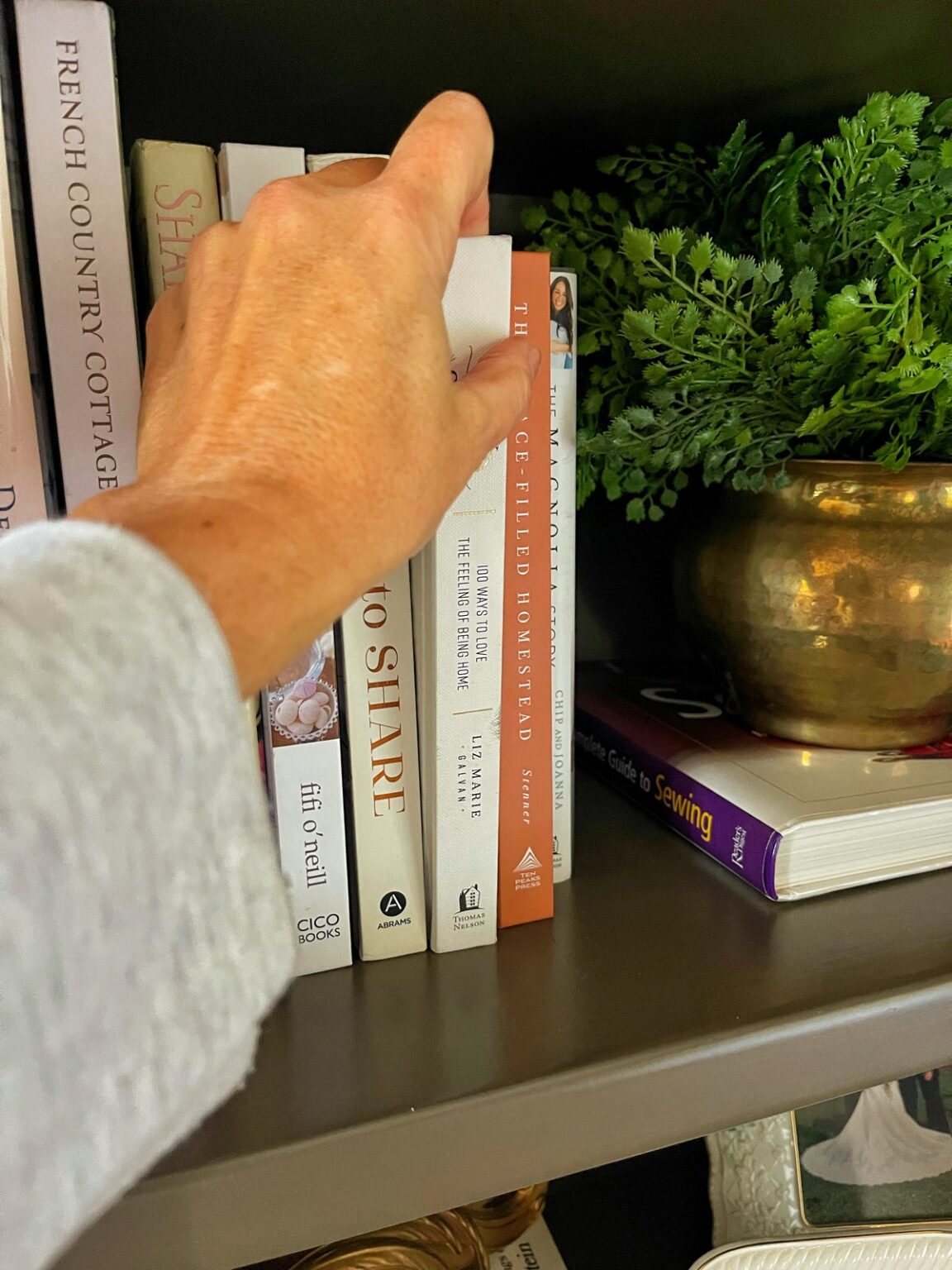 How to Host a Perfect Book Club Party: Tips, Themes, and Menu Ideas ...