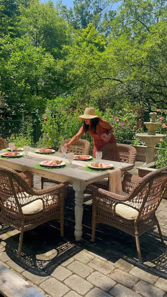 10 Outdoor Table Setting Ideas for Chic Alfresco Dining | Bricks ’n ...