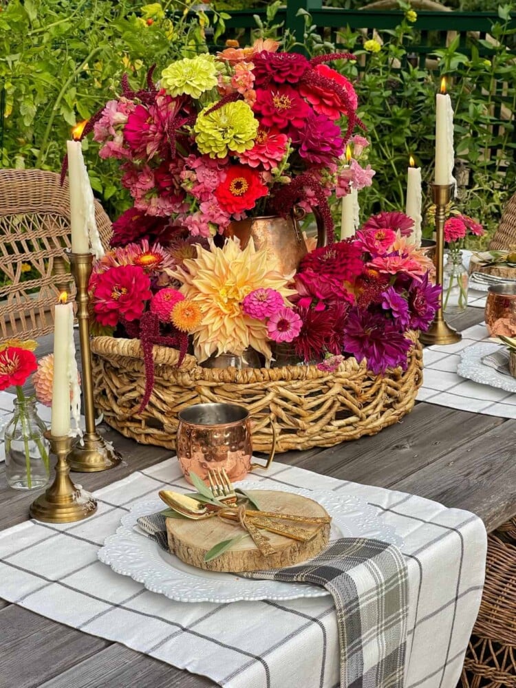 Rustic Summer Charm: Your Guide to a Beautiful Outdoor Tablescape ...