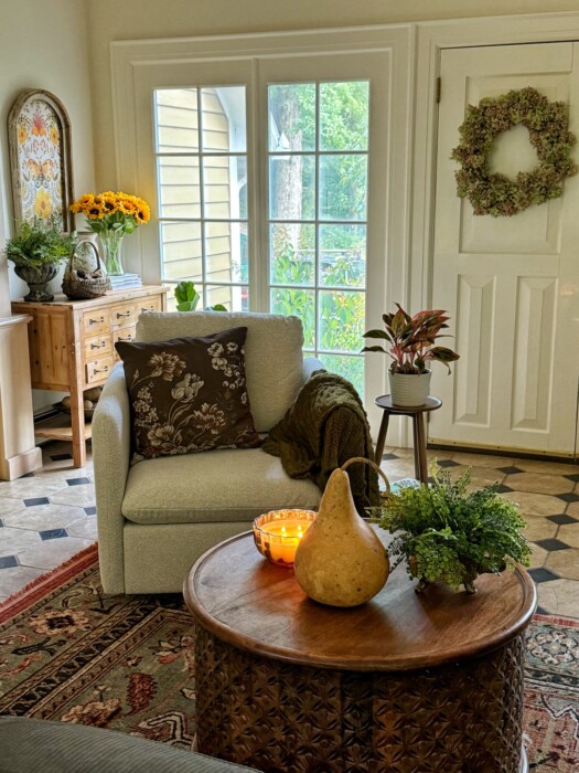 Cozy Cottagecore Living Room in Fall: A Guide to Rustic Charm | Bricks ...