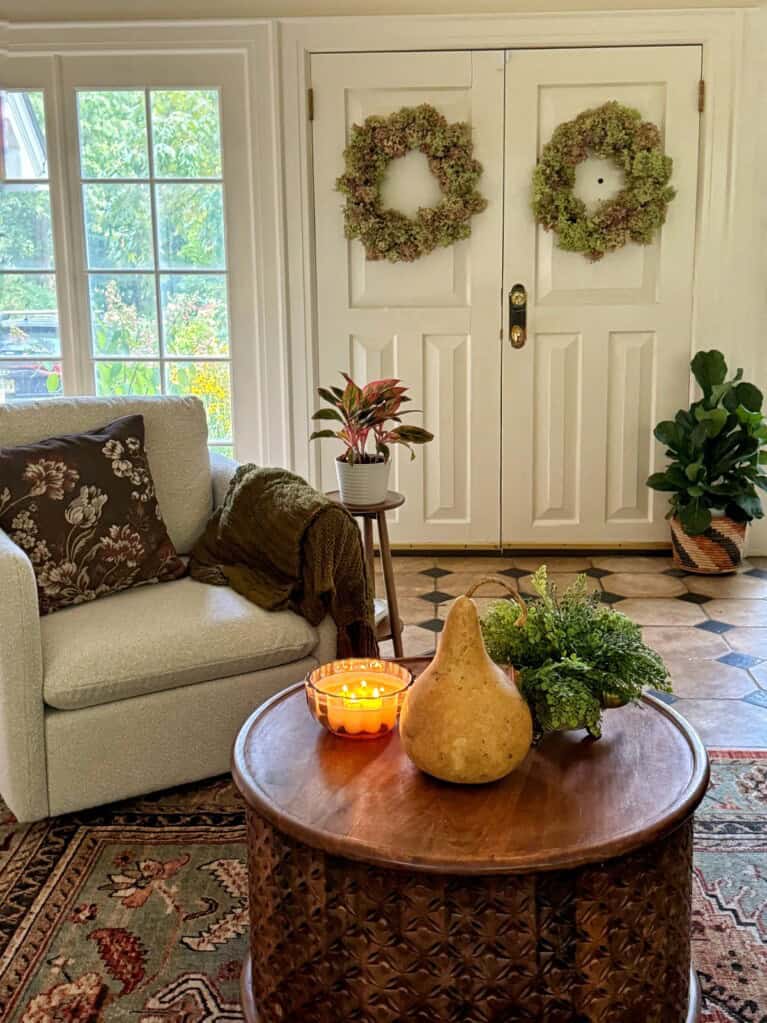 Cozy Cottagecore Living Room in Fall: A Guide to Rustic Charm | Bricks ...