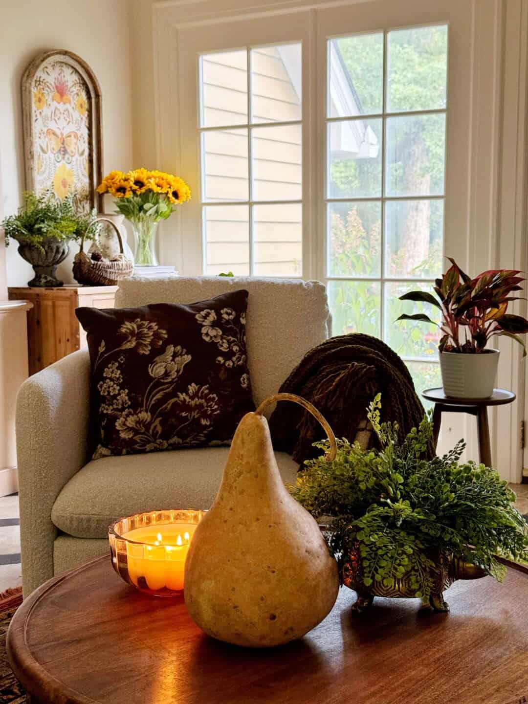 Cozy Cottagecore Living Room in Fall: A Guide to Rustic Charm | Bricks ...